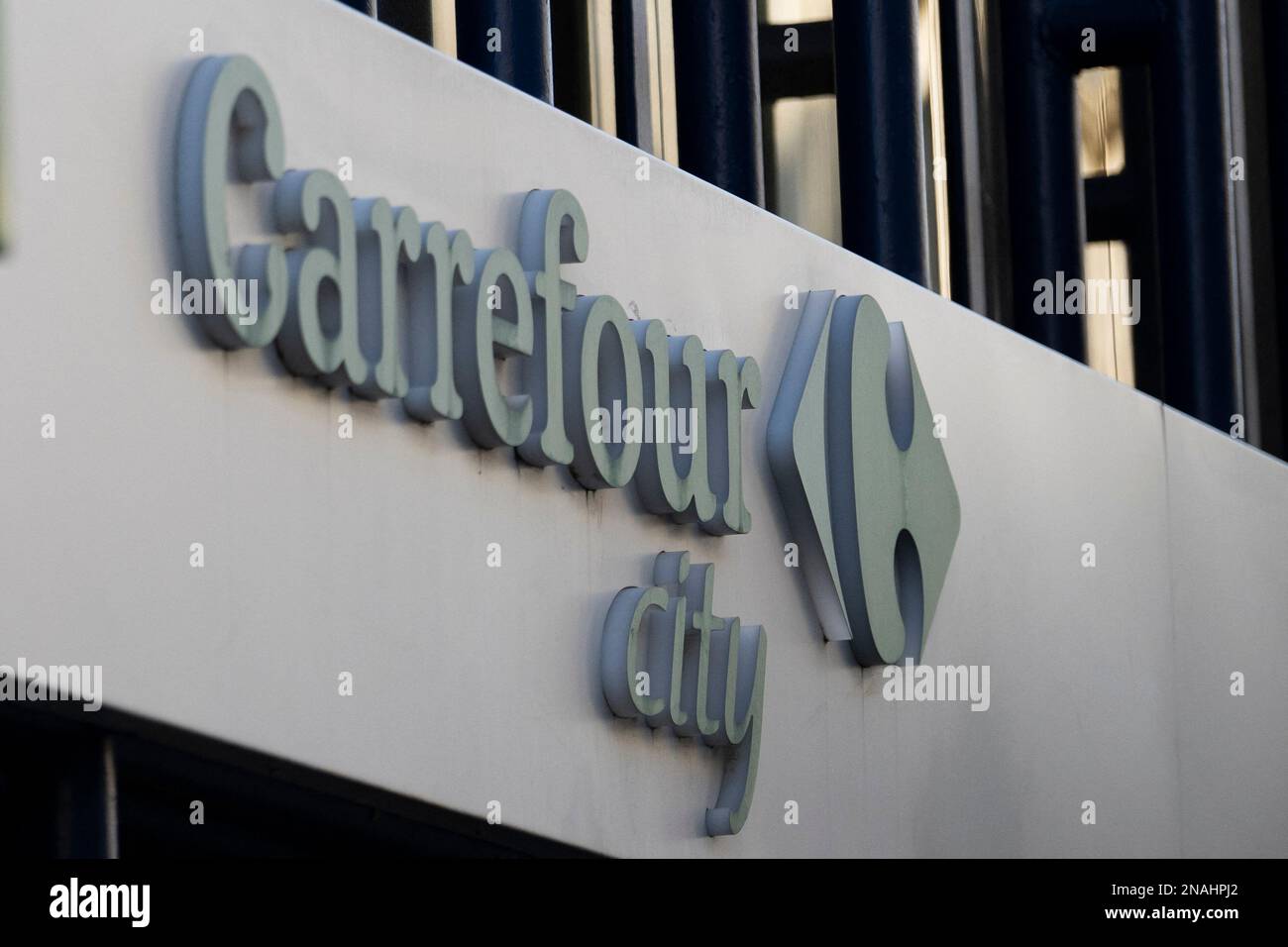 illustration Carrefour logo in Paris, France on February 13, 2023 ...