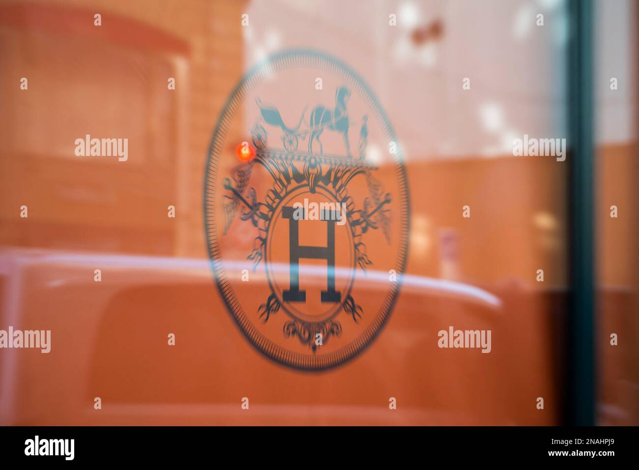 Hermes H Logo Wallpaper