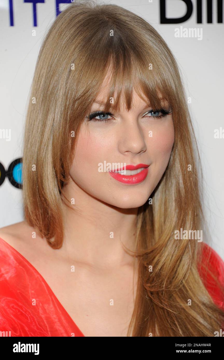"Woman of the Year" award honoree singer Taylor Swift attends the 6th ...
