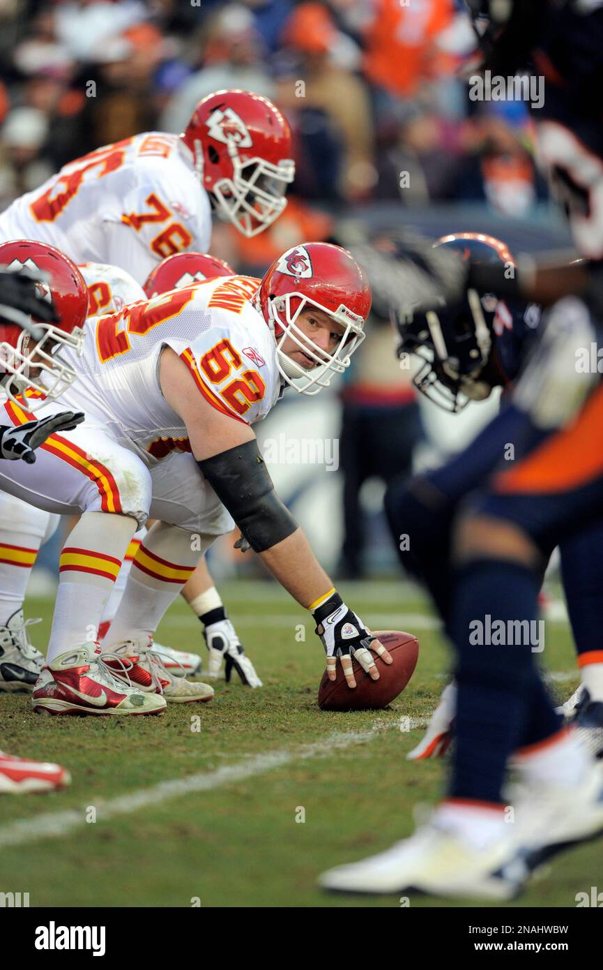 Kansas City Chiefs center Casey Wiegmann (62) lines up during an NFL ...
