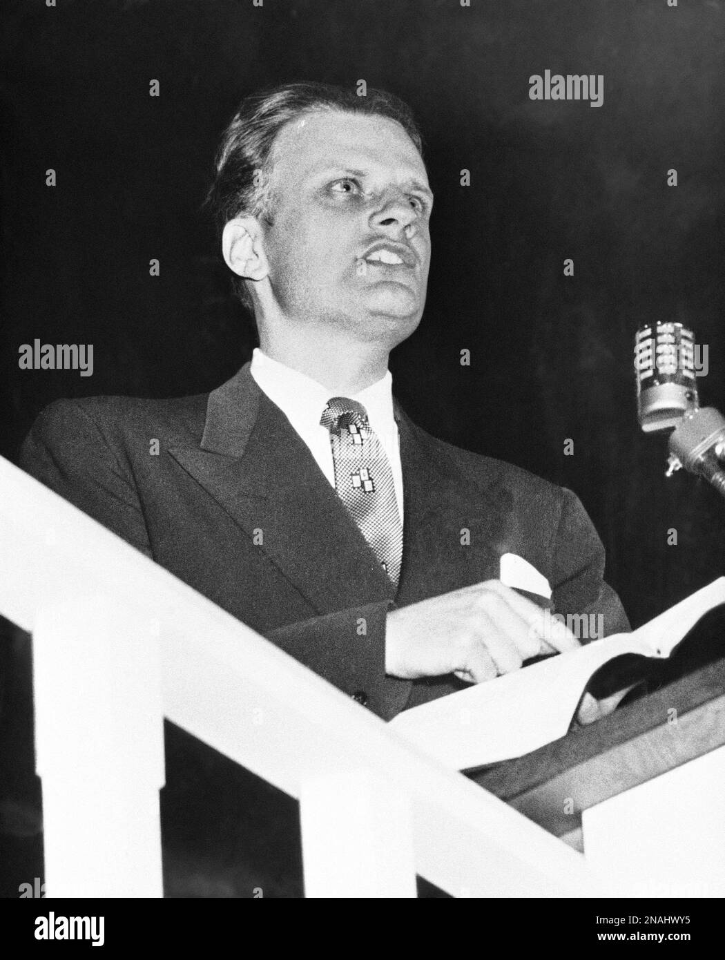 American evangelist Billy Graham addresses his vast congregation from ...