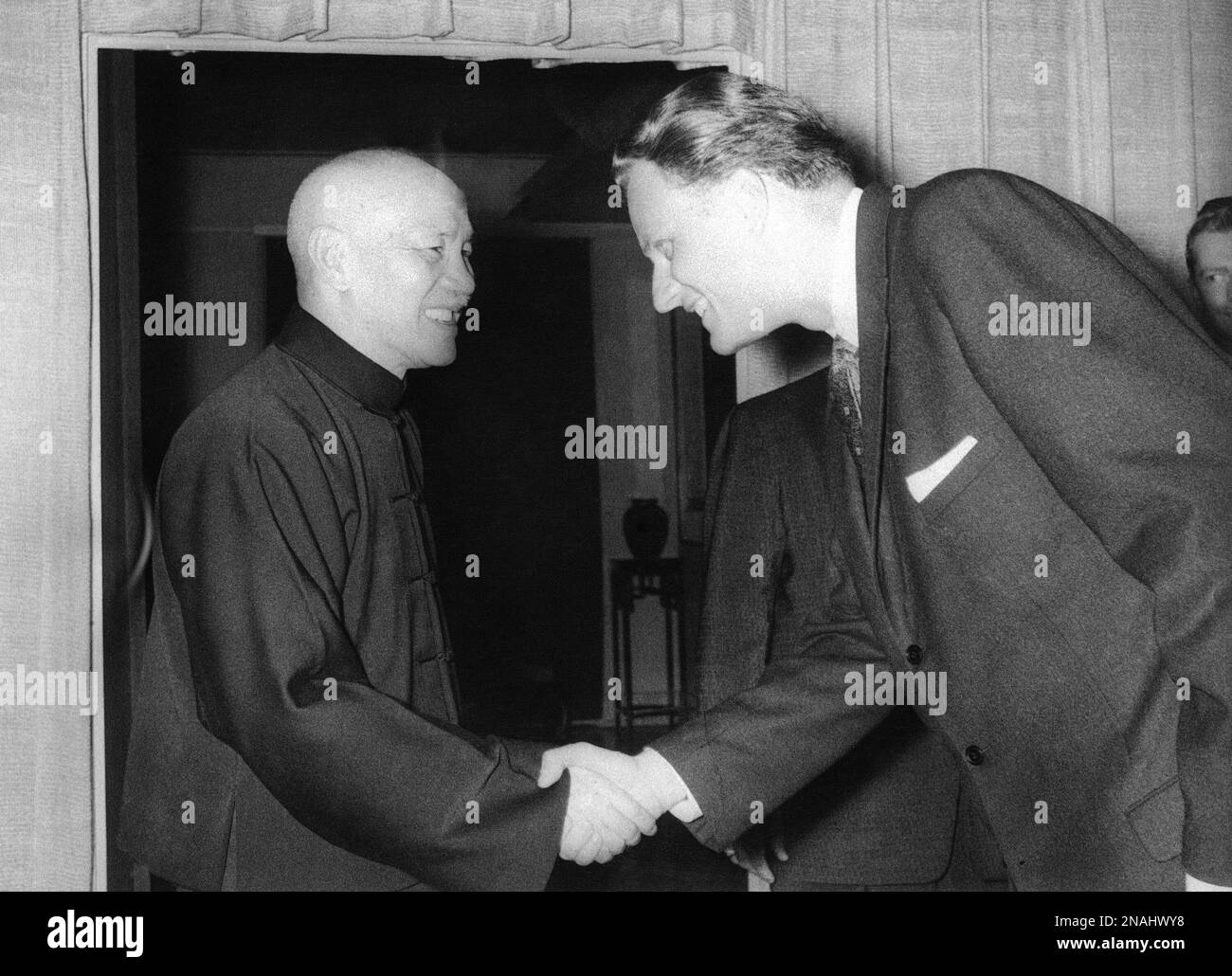 Chinese President Chiang Kai-shek shaking hands with American ...