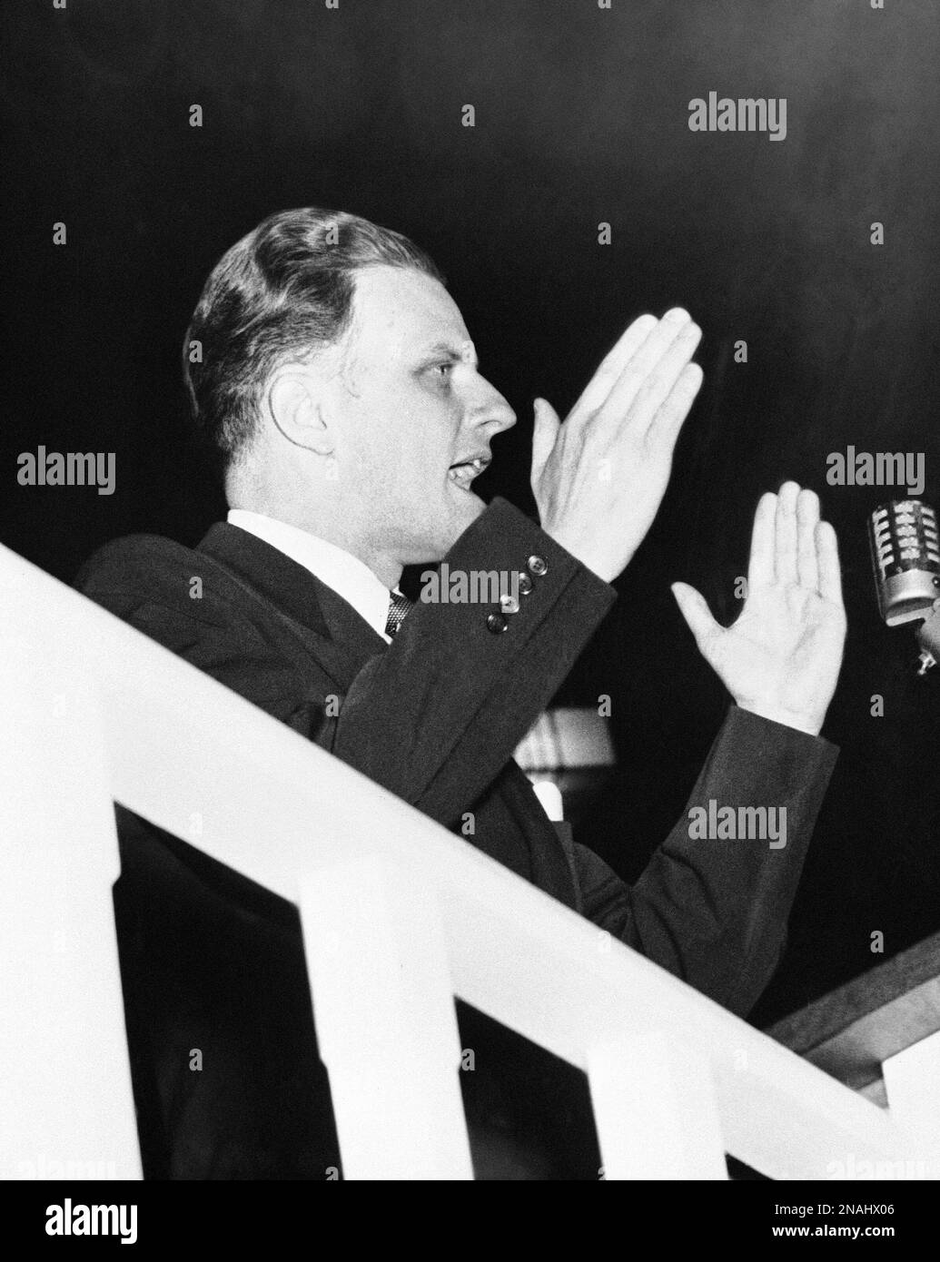 American evangelist Billy Graham addresses his vast congregation from ...