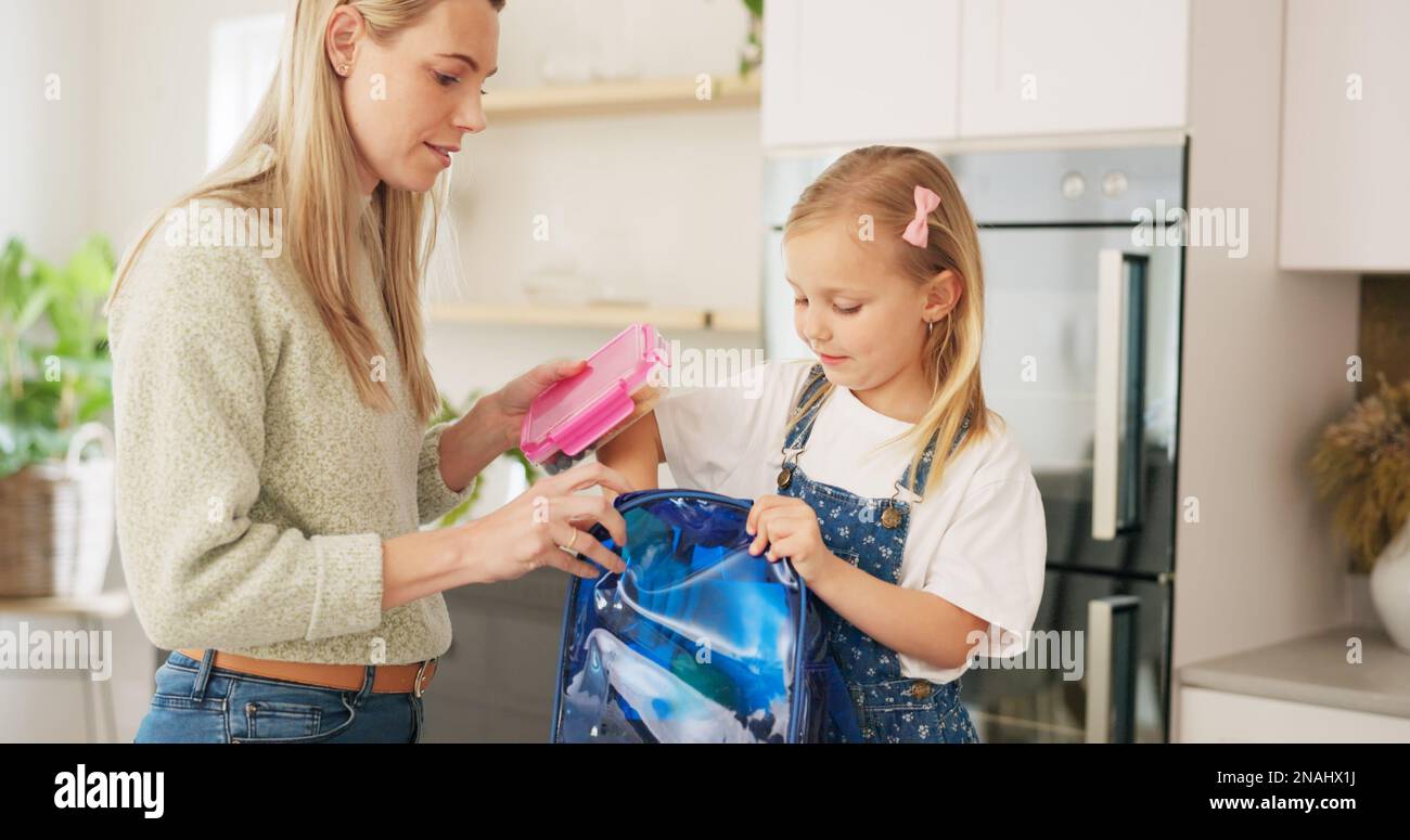 Mom packing lunch hi-res stock photography and images - Alamy