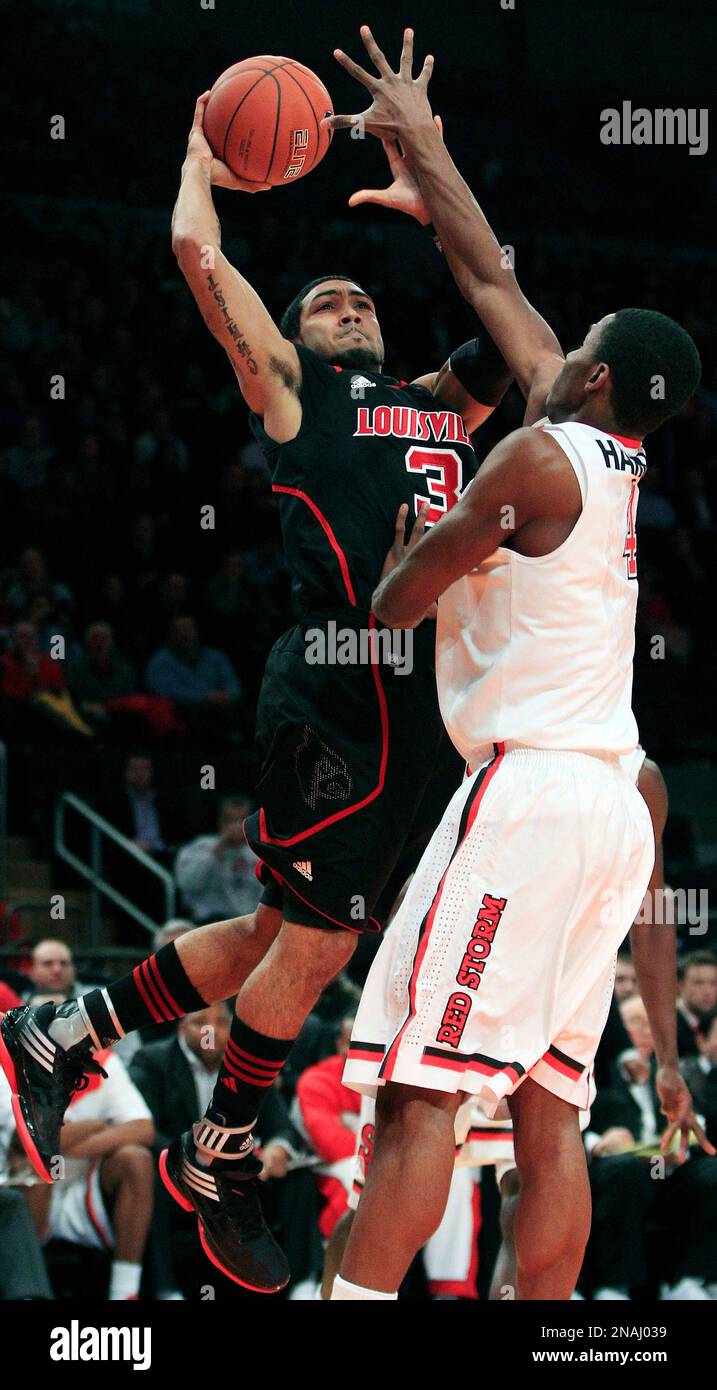 Louisville's Peyton Siva (3) shoots over St. John's Moe Harkless (4 ...