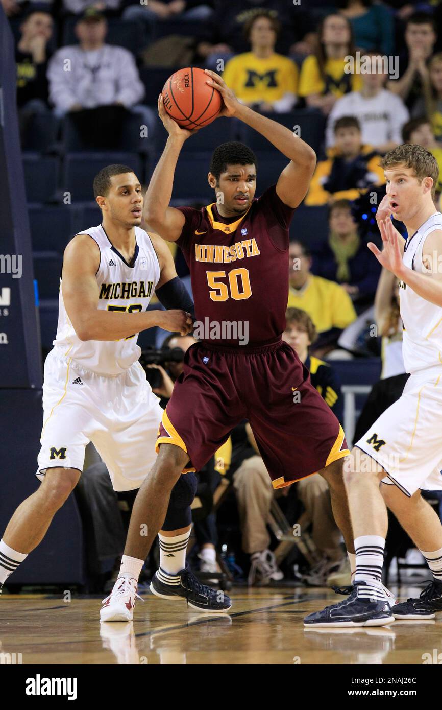 Minnesota forward Ralph Sampson III (50) looks to pass during the first ...