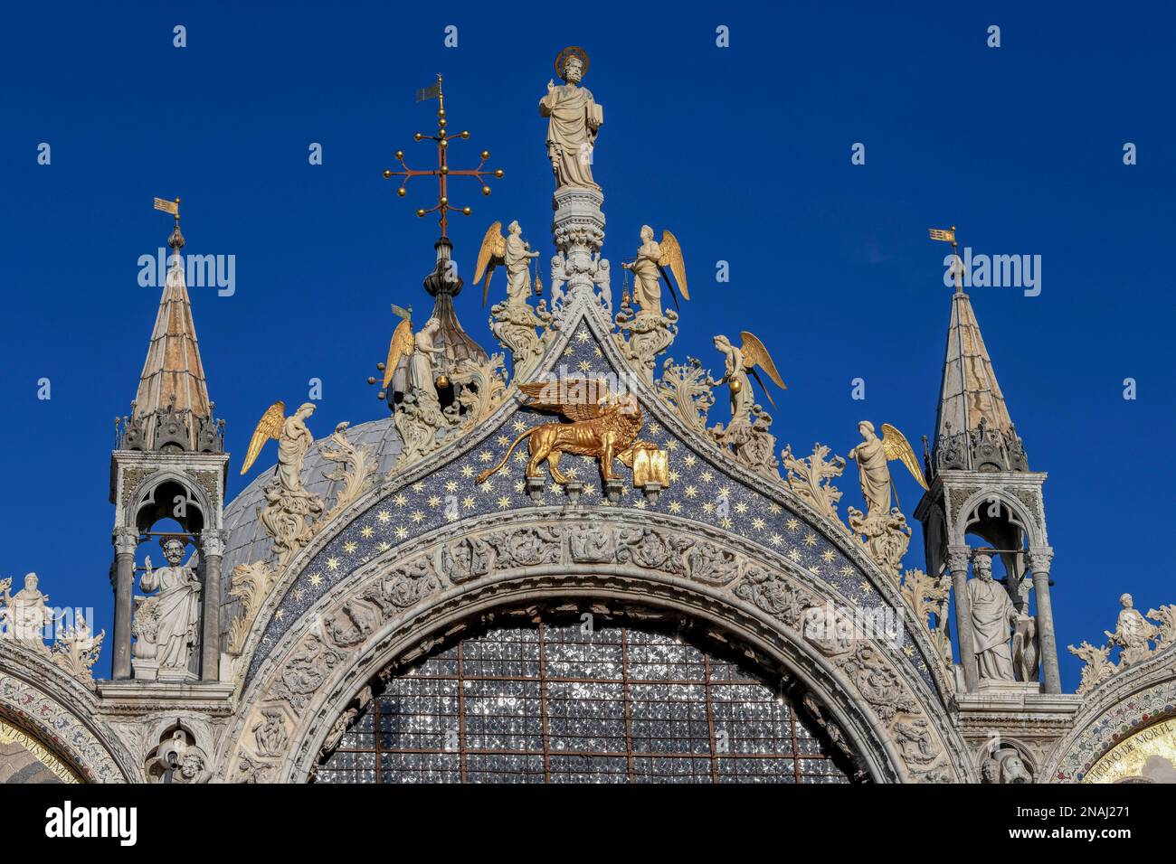Sculptures and St. Mark's lion on the facade of St. Mark's Cathedral ...
