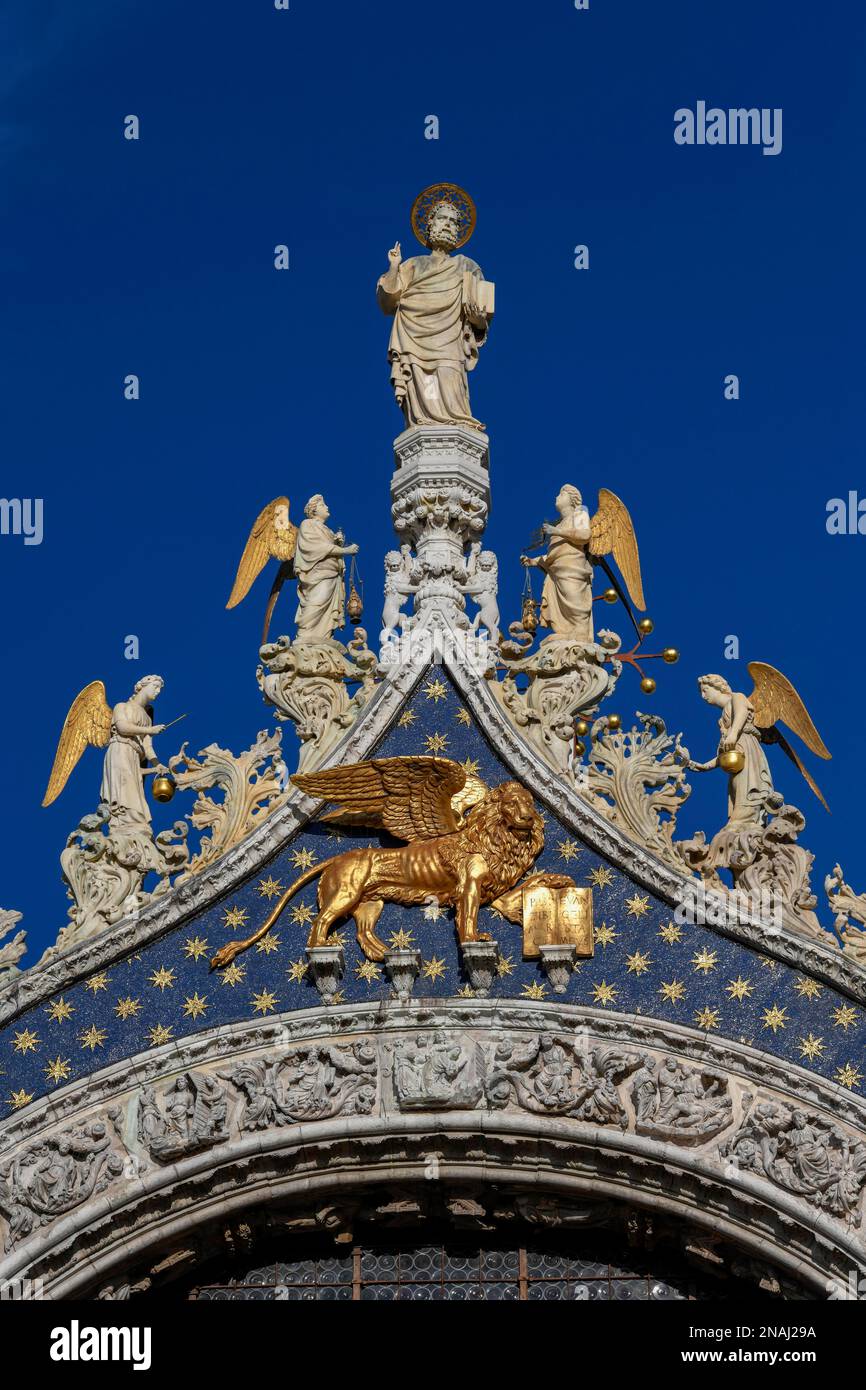 Sculptures and St. Mark's lion on the facade of St. Mark's Cathedral ...
