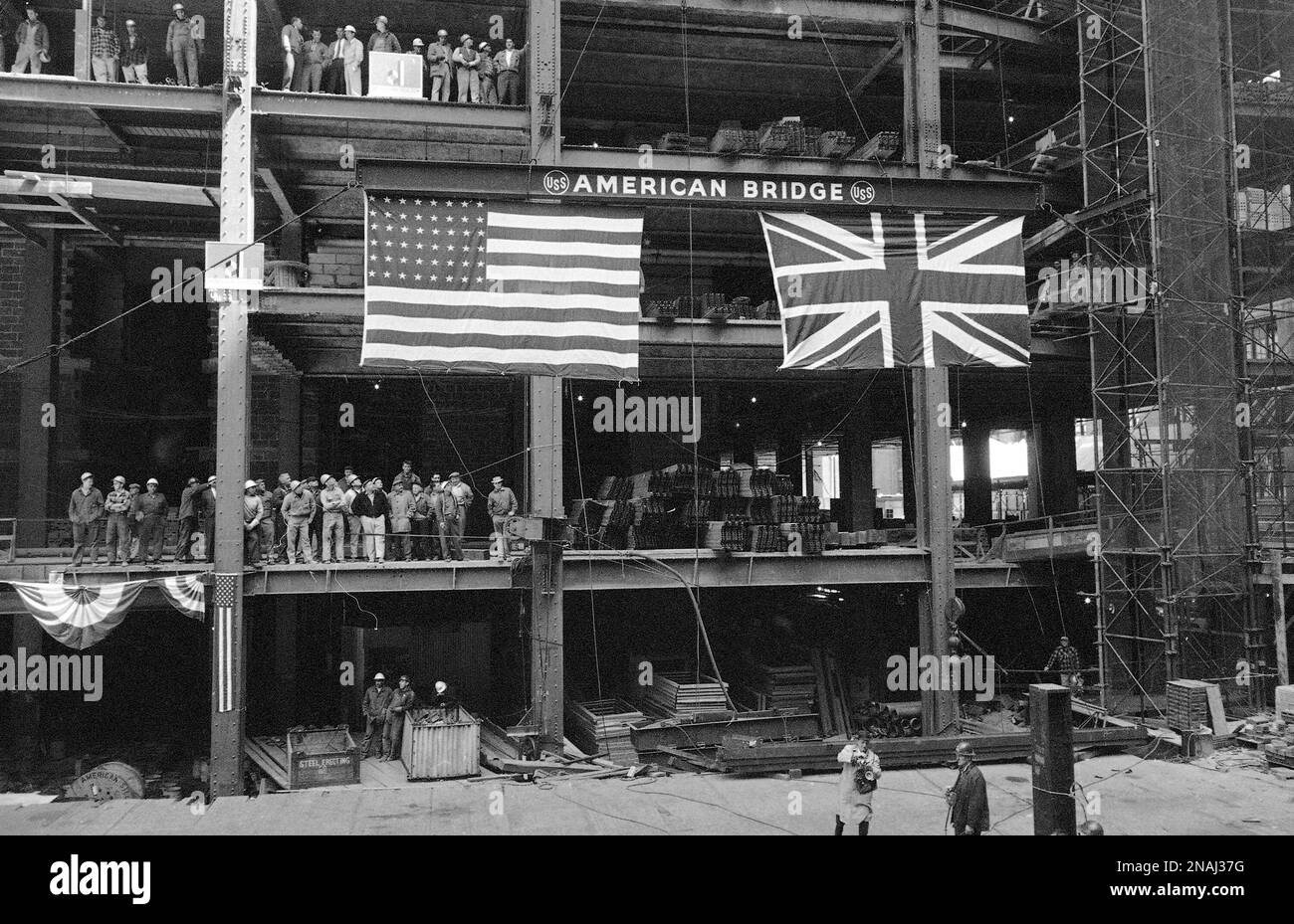 The last piece of structural steel for the 59-story Pan Am building in ...