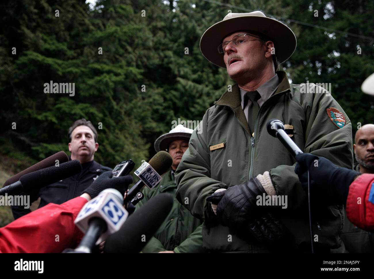 Randy King, Superintendent at Mount Rainier National Park, speaks with ...