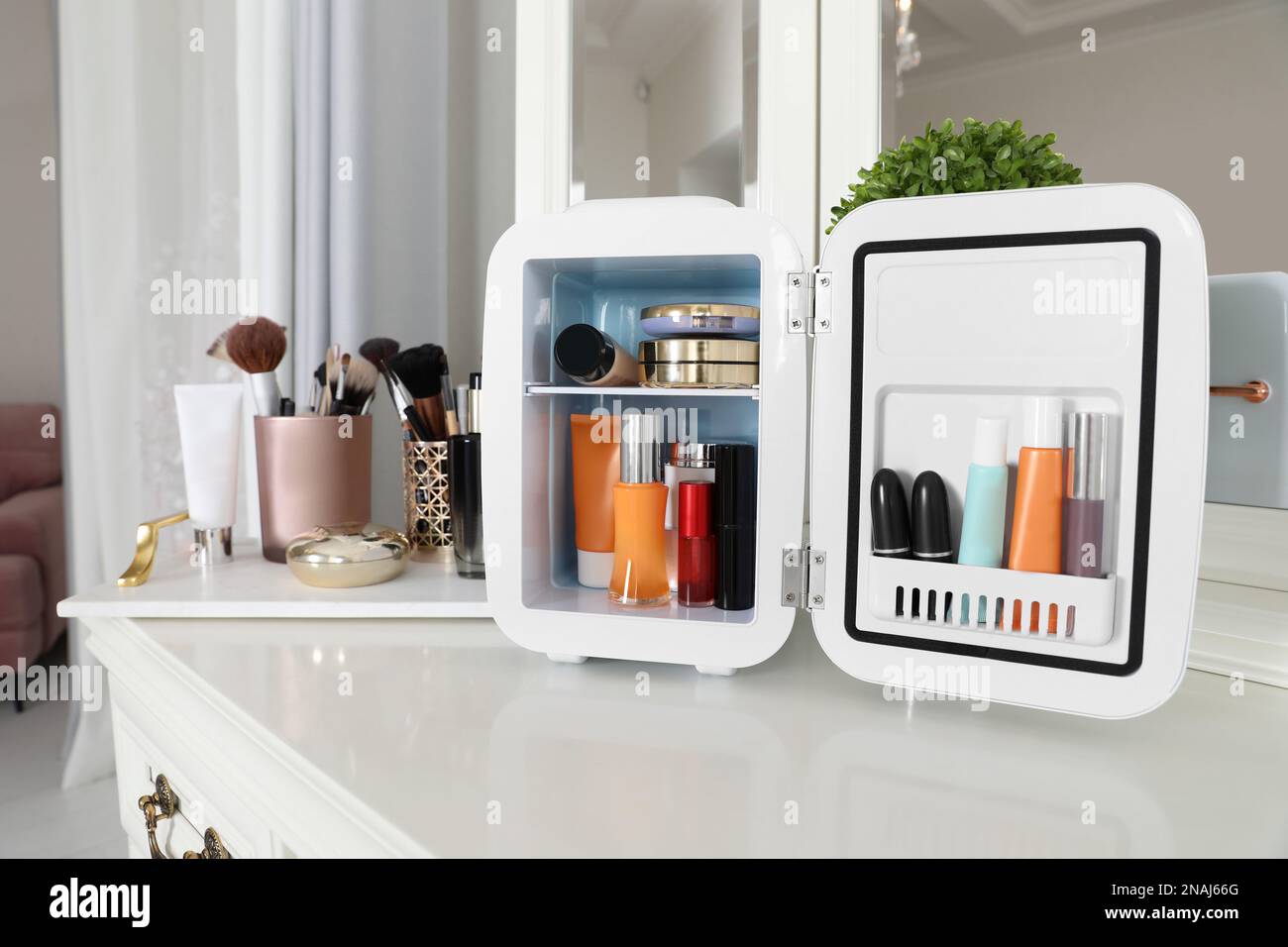 Mini fridge makeup hi-res stock photography and images - Alamy