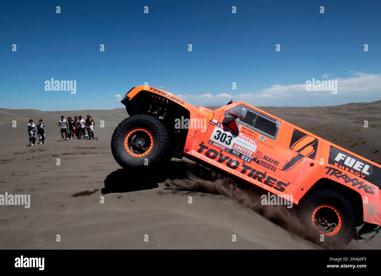 Hummer driver Robby Gordon and co-driver Johnny Campbell, both of the U ...
