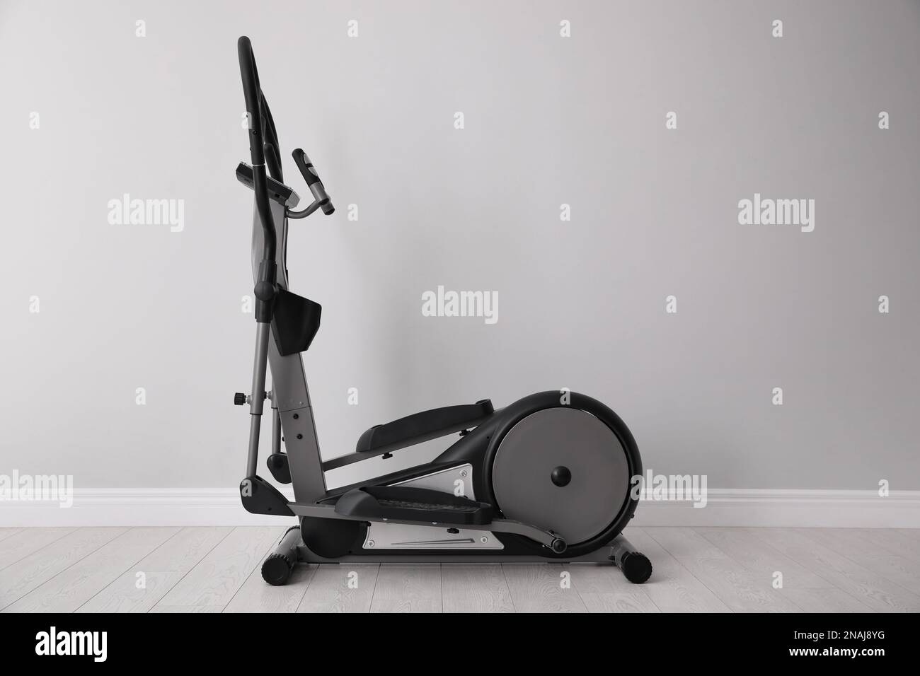 Grey elliptical cross trainer hi-res stock photography and images - Alamy