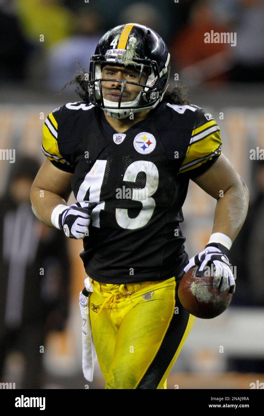 Pittsburgh Steelers safety Troy Polamalu (43) runs to the sidelines ...