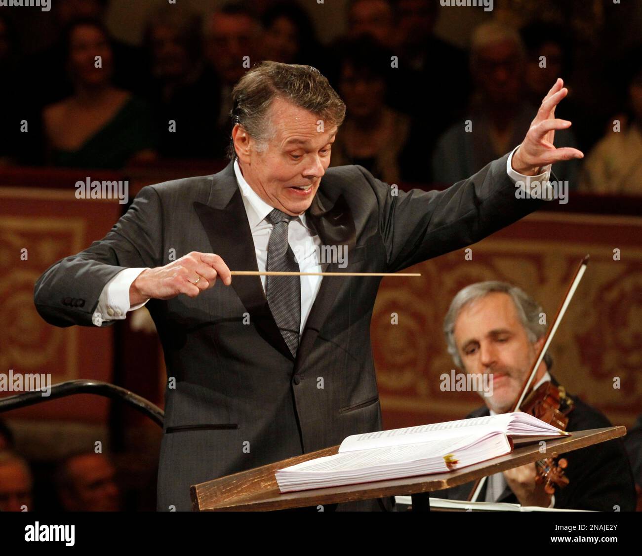 Latvian conductor Mariss Jansons, left, conducts the Vienna ...