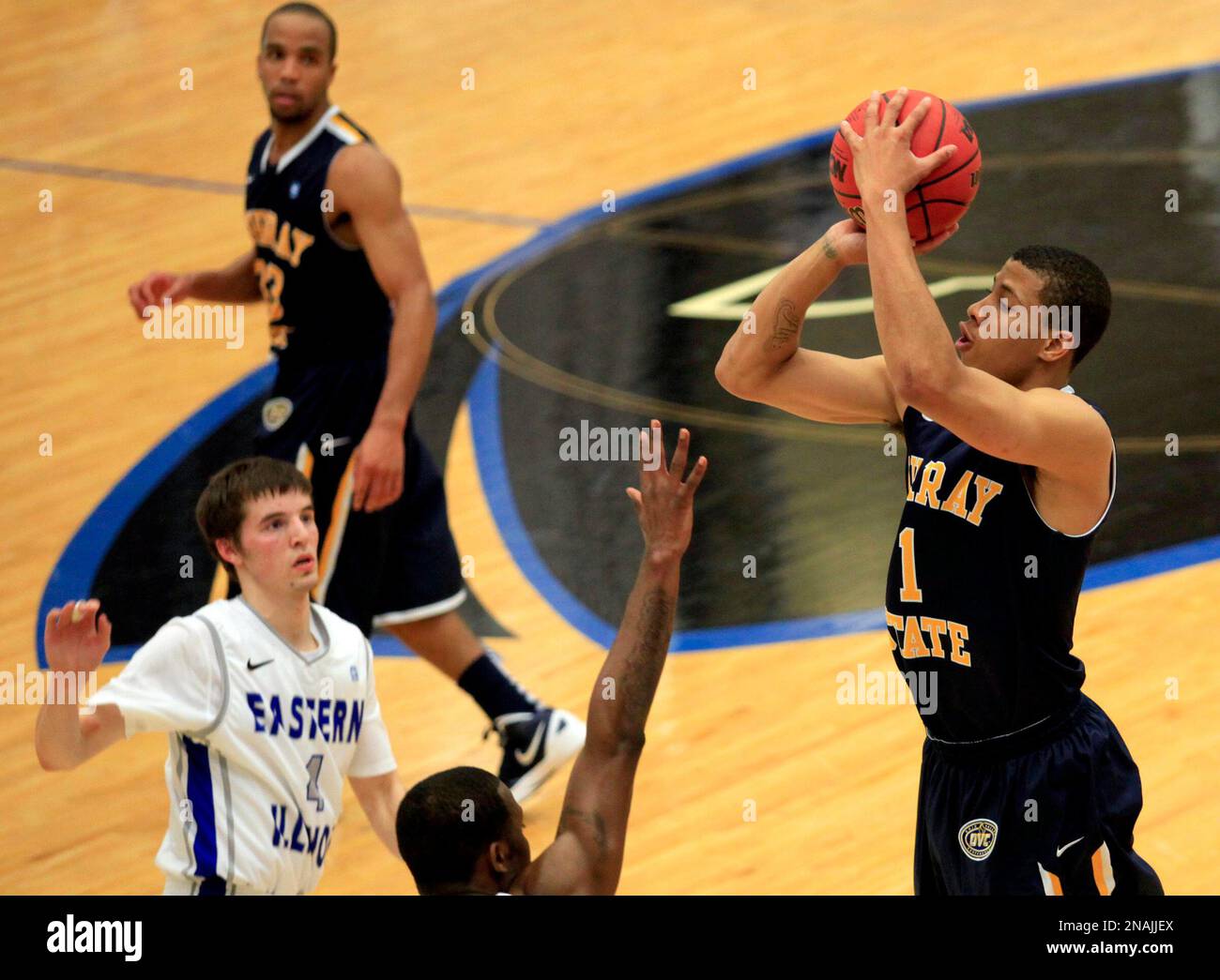 Murray State's Stacy Wilson (1) shoots over an Eastern Illinois ...