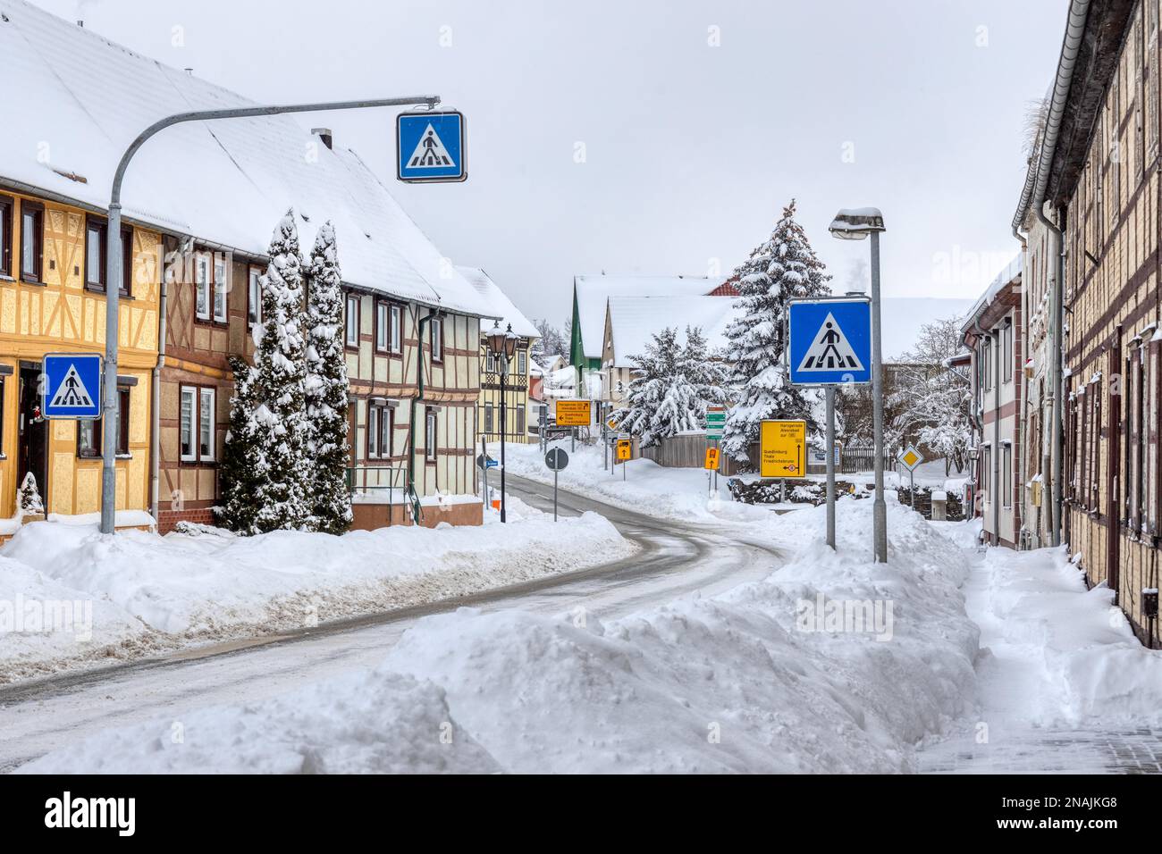 Winter road conditions and light signalling system Stock Photo - Alamy