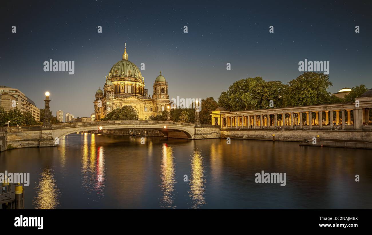 famous berlin cathedral at night Stock Photo - Alamy