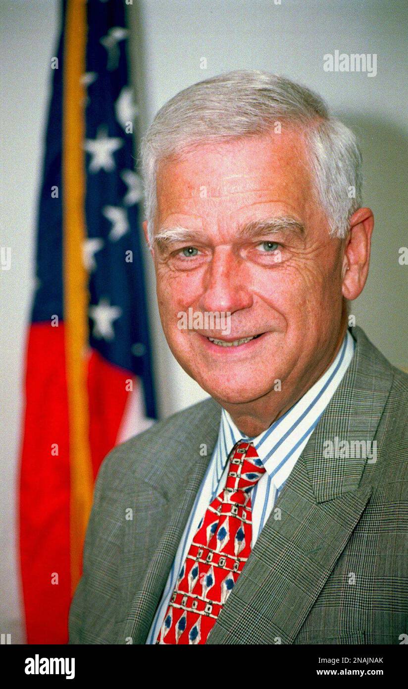 FILE - In this Aug. 12, 1996, file photo, former Oregon Sen. Mark ...