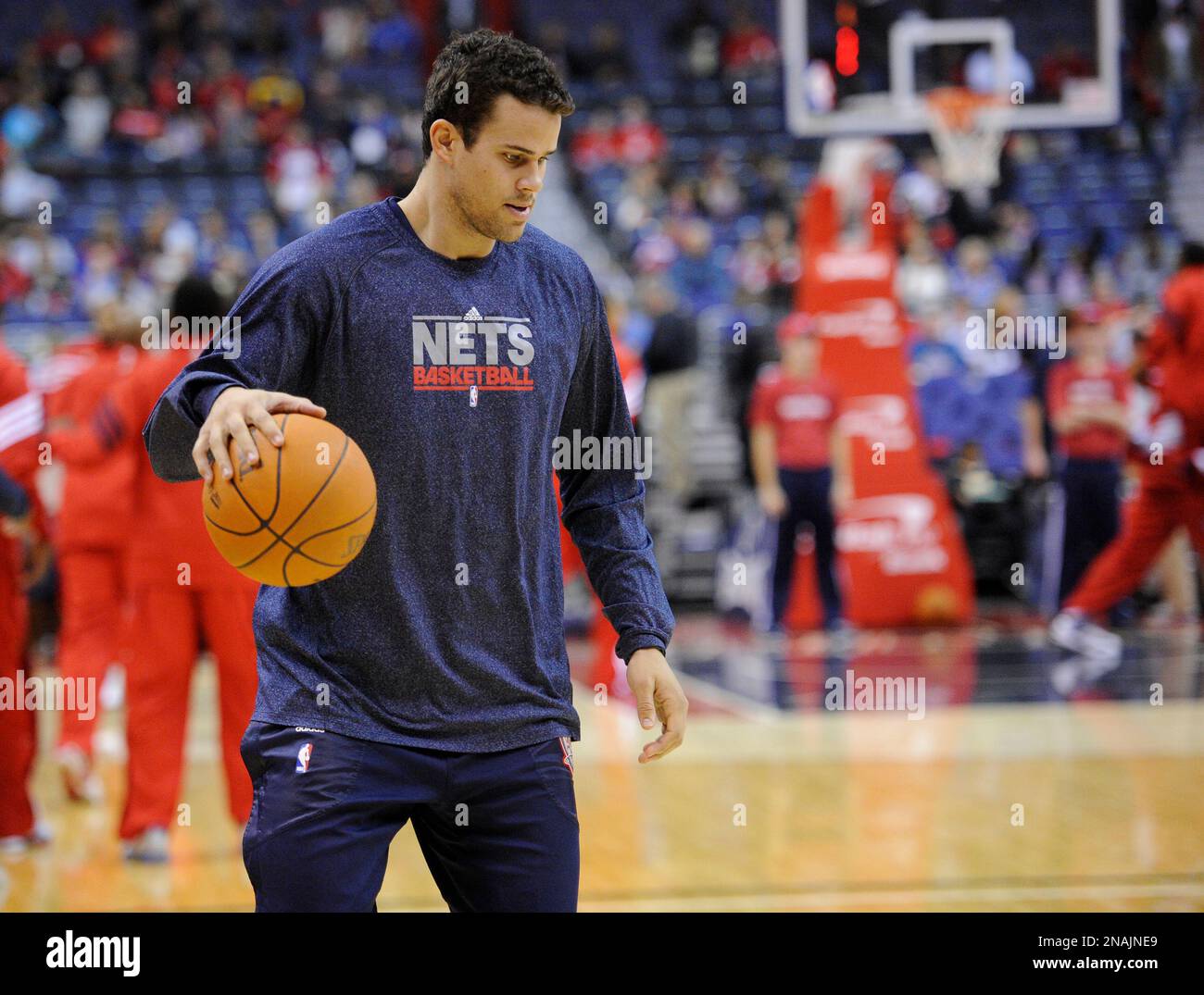 New Jersey Nets power forward Kris Humphries (43) dribbles the ball ...