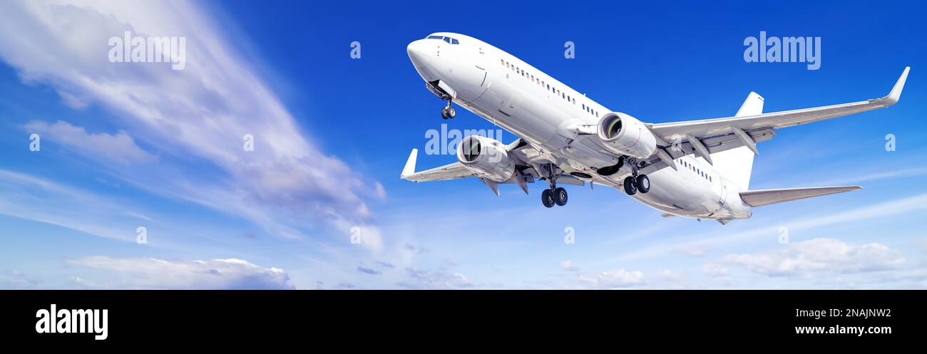 Modern passenger aircraft hi-res stock photography and images - Alamy