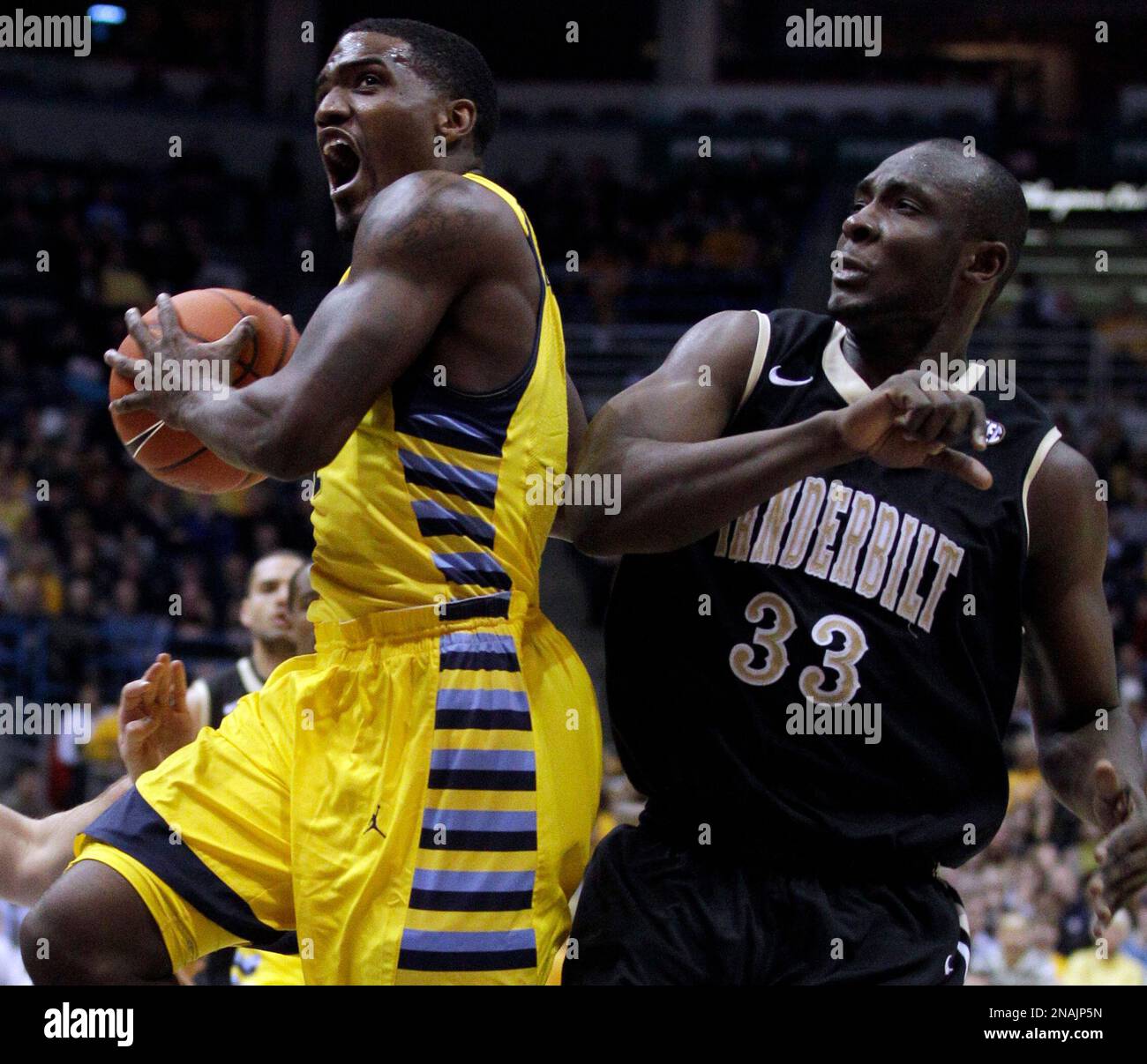 Marquette's Darius Johnson-Odom, left, tries to drive past Vanderbilt's ...