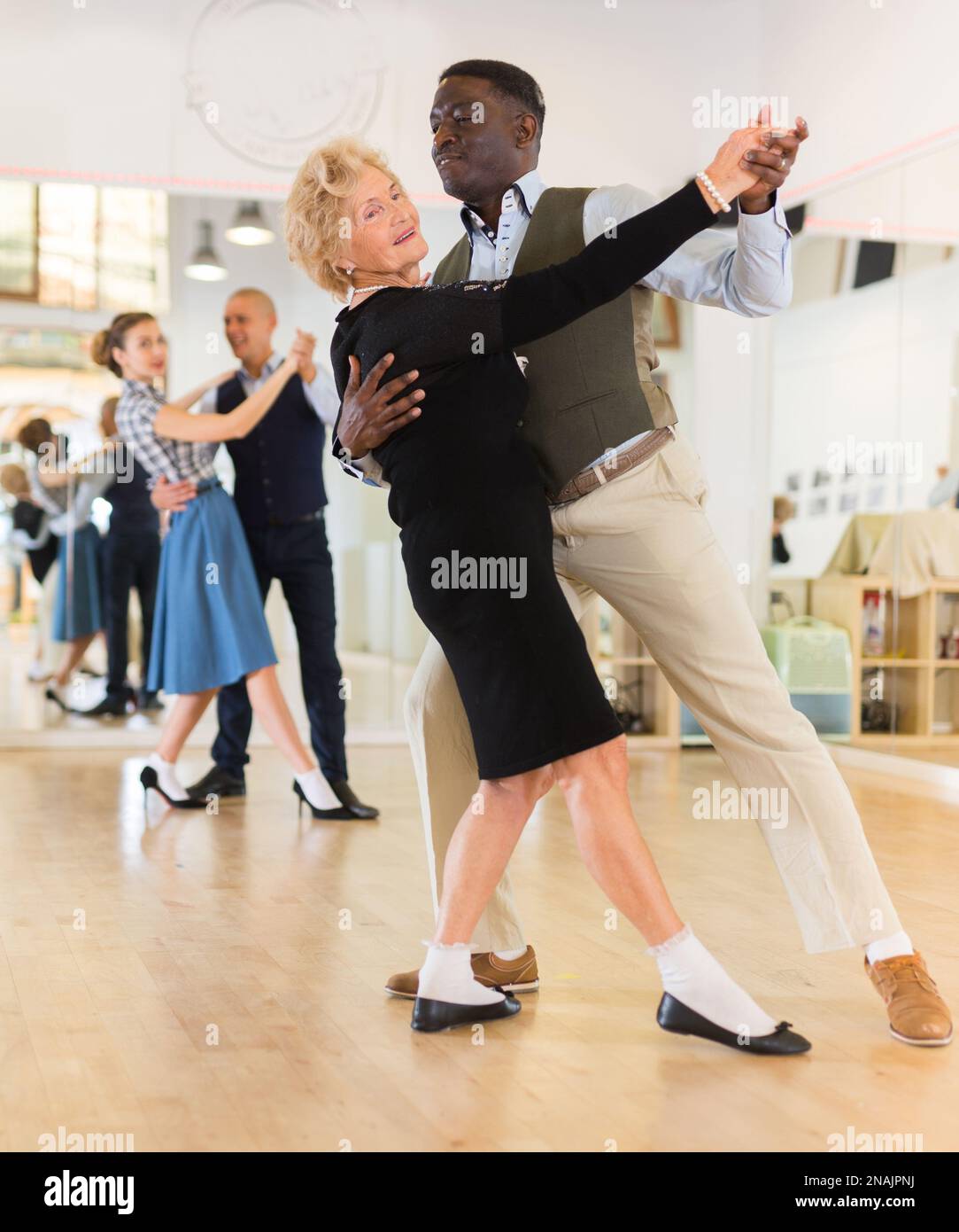 Couple dancing tango mature hi-res stock photography and images - Alamy