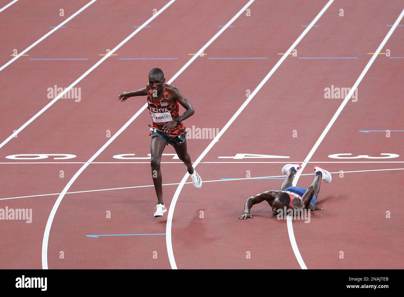 AUG 06, 2021 - Tokyo, Japan: Paul Chelimo of United States grabs the ...