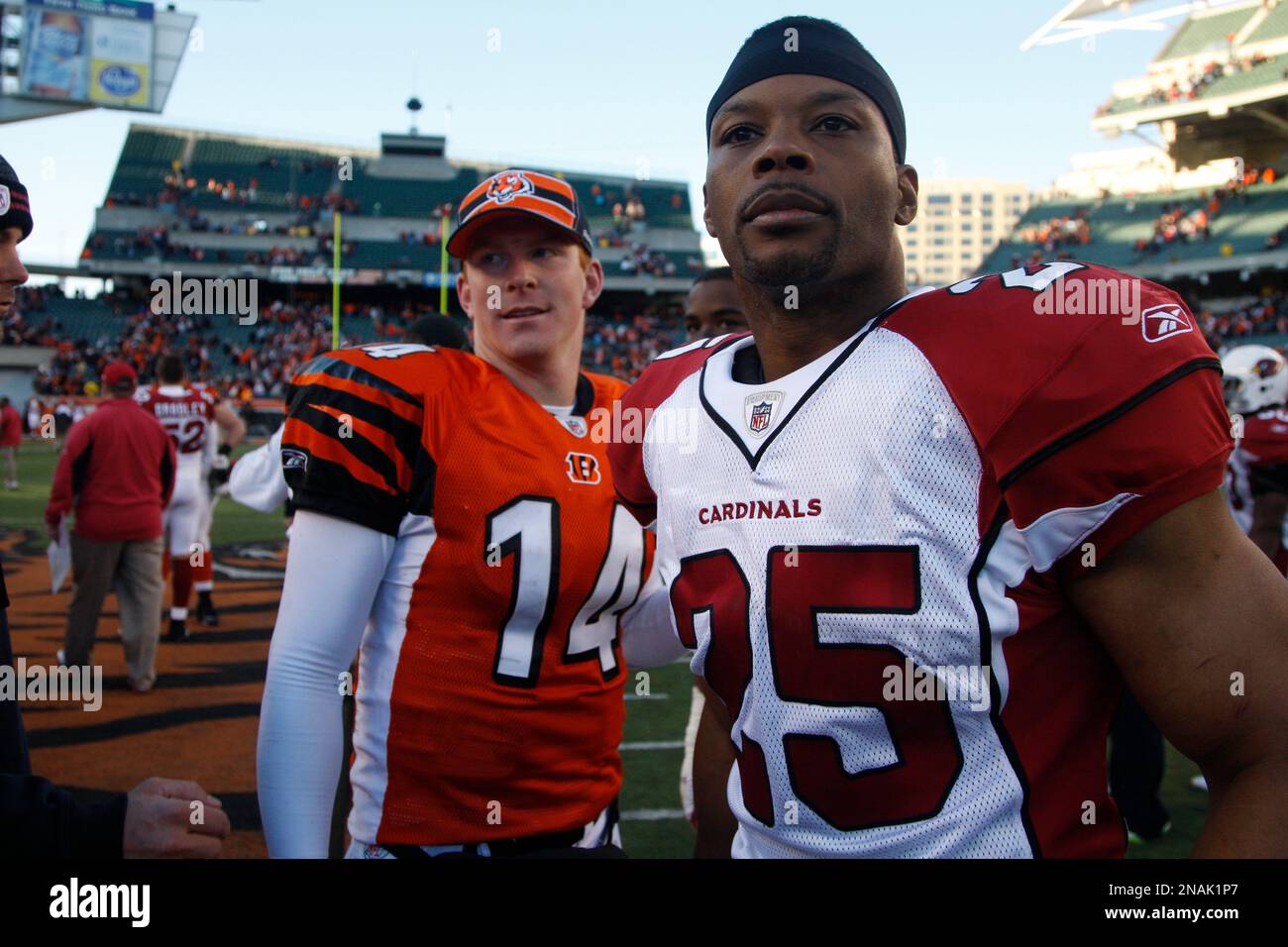 Arizona Cardinals safety Kerry Rhodes (25) meets with Cincinnati ...