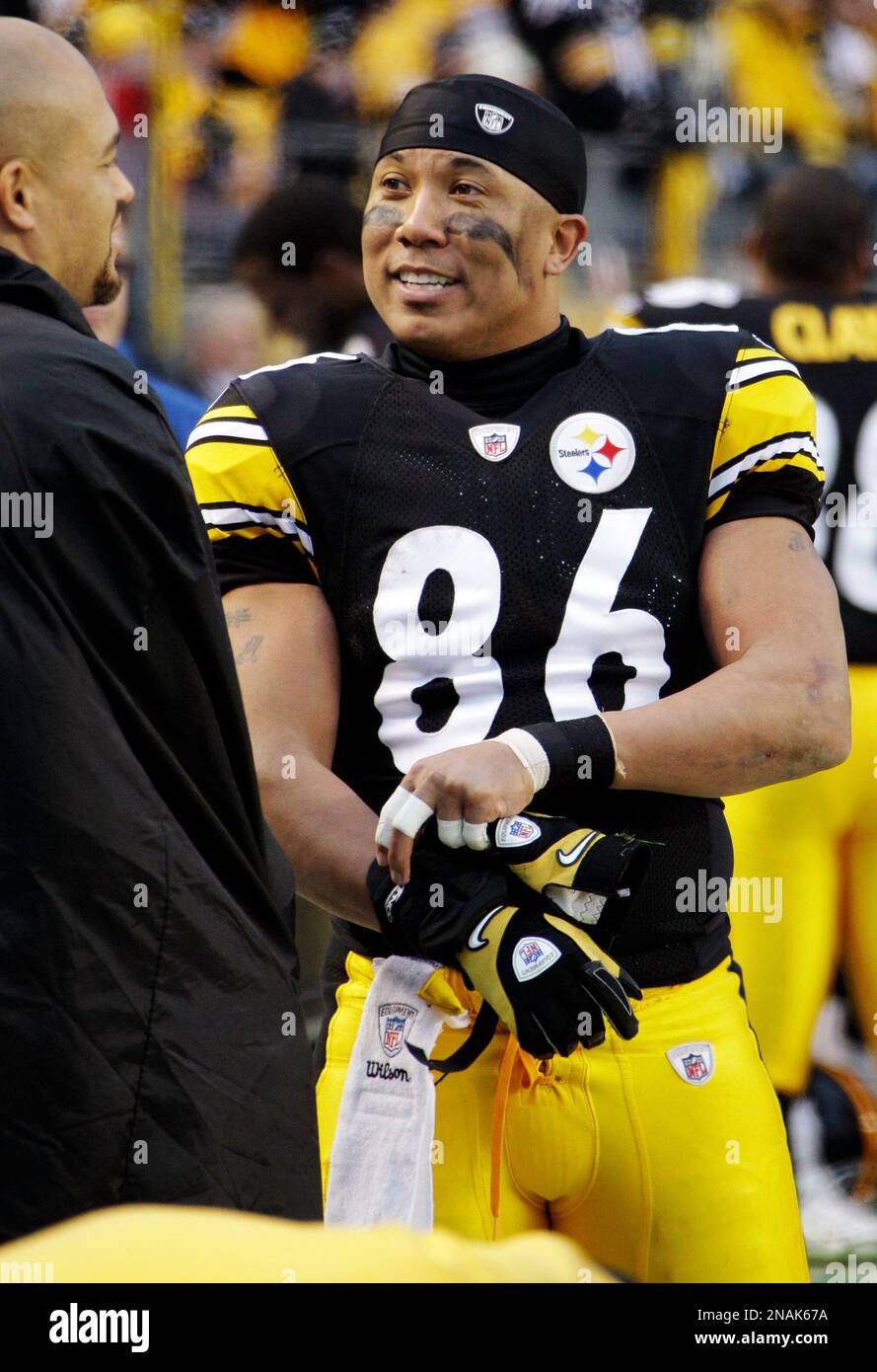 Pittsburgh Steelers receiver Hines Ward (86) talks with linebacker ...