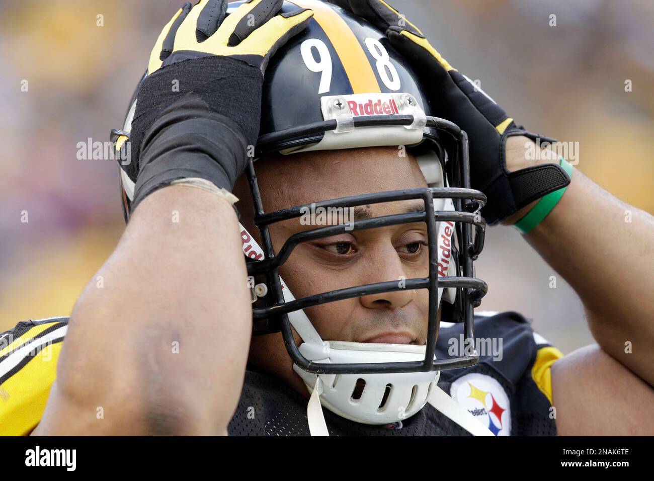Pittsburgh Steelers nose tackle Casey Hampton (98) puts his helmet on ...