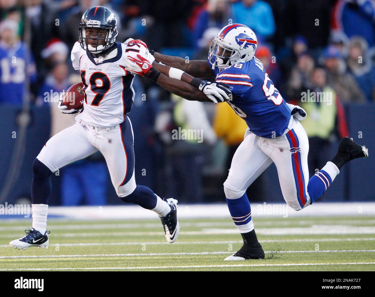 Denver Broncos' Eddie Royal (19) runs the ball ahead of Buffalo Bills ...