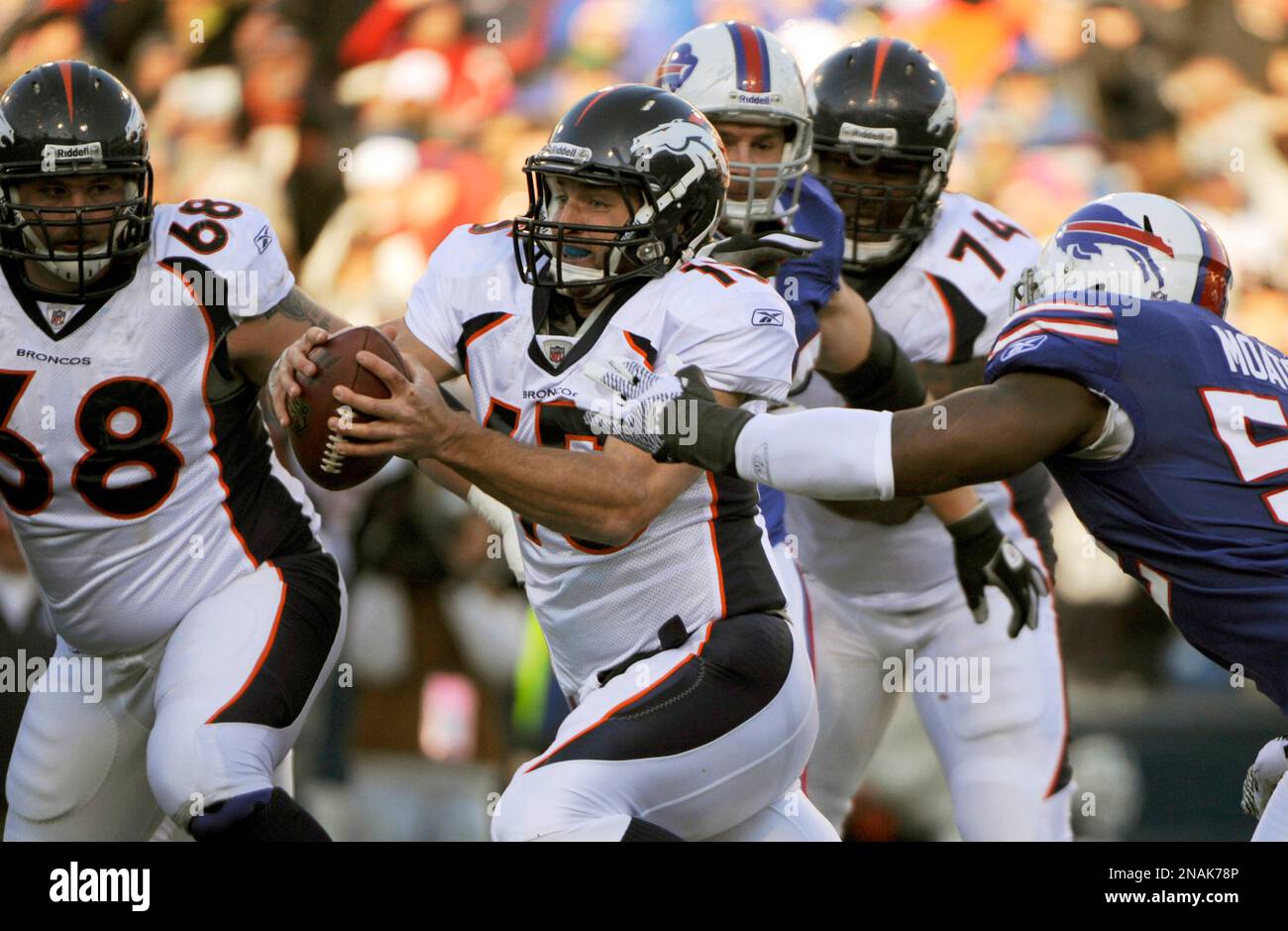 Denver Broncos' Tim Tebow (15) runs under pressure from Buffalo Bills ...
