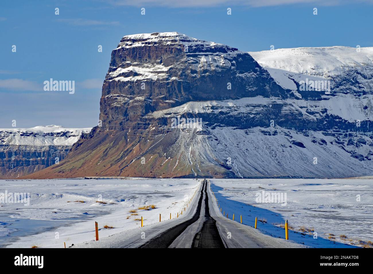 Snow covered plains hi-res stock photography and images - Alamy