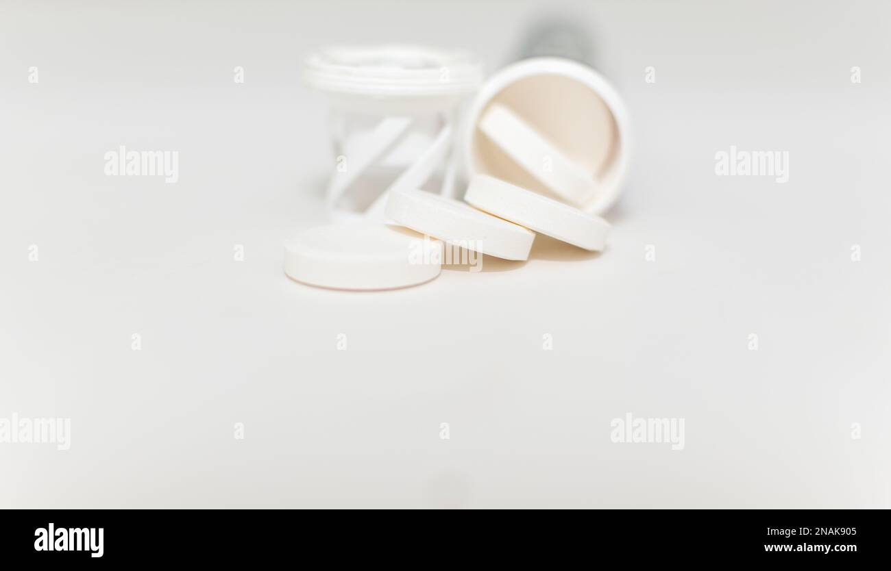 Effervescent tablets out of the box hi-res stock photography and images ...