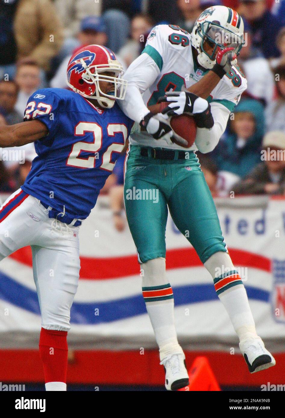 FILE - In this Nov. 25, 2001, file photo, Miami Dolphins' Oronde ...