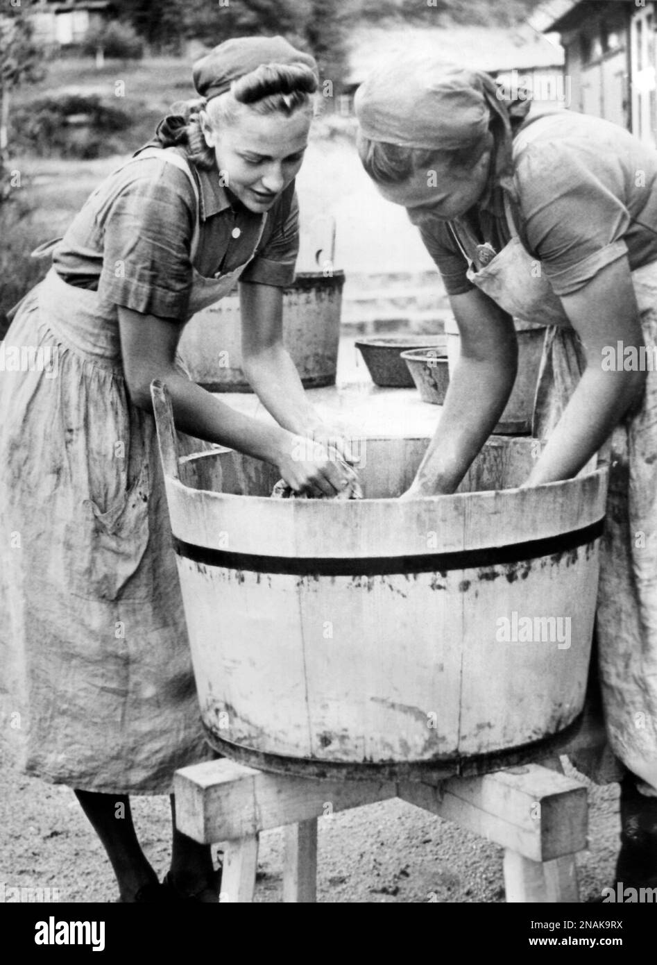 German figure skater Maxi Herber and a fellow worker in the Reich’s ...