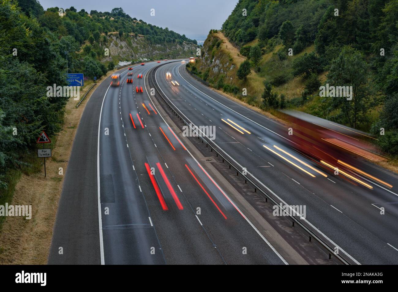 Speeding traffic travels along the M40 in Buckinghamshire, UK. Slow ...
