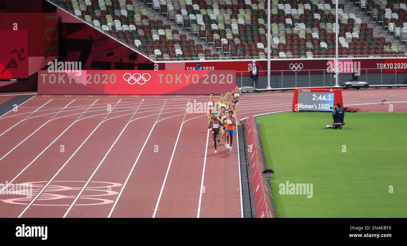 AUG 06, 2021 - Tokyo, Japan: Faith KIPYEGON of Kenya leads in the ...