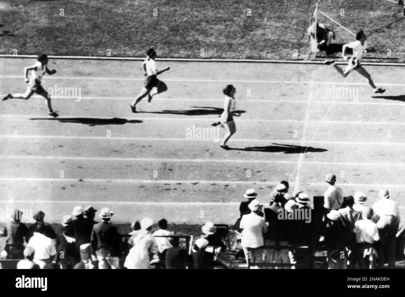 Stella Walsh (Stanislawa Walasiewicz), running for Poland, breaks the ...