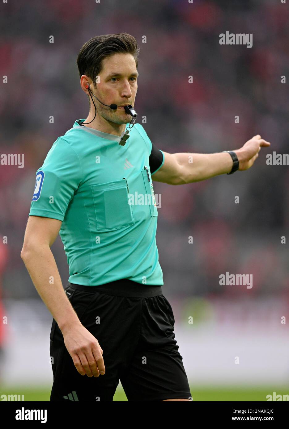 Referee Referee Dr. Matthias Joellenbeck, gesture, gesture, whistle ...