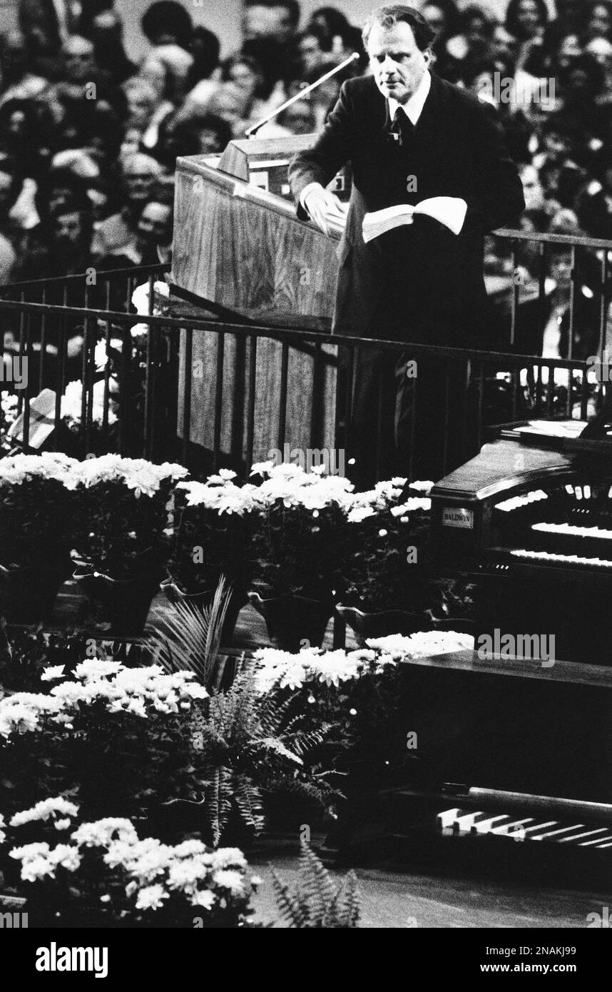 The Rev. Billy Graham addresses 10,000 worshipers from atop a flower ...