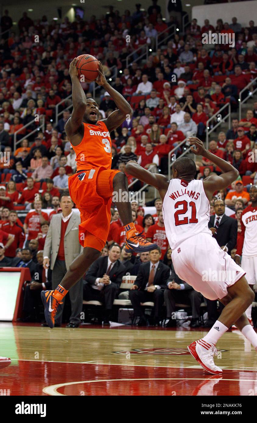 Syracuse's Dion Waiters (3) drives to the basket as North Carolina ...