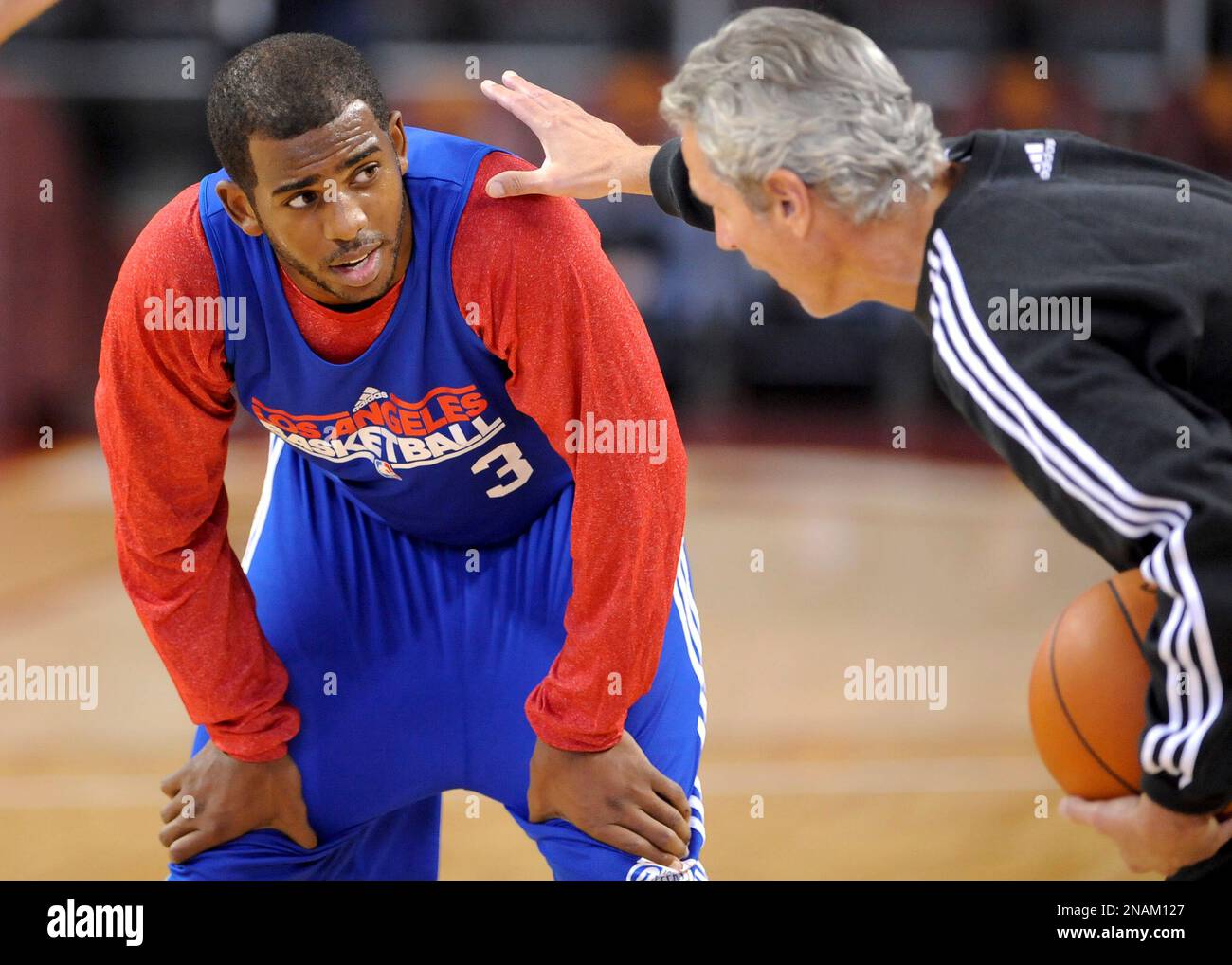 Los Angeles Clippers guard Chris Paul, left, talks with assistant coach ...