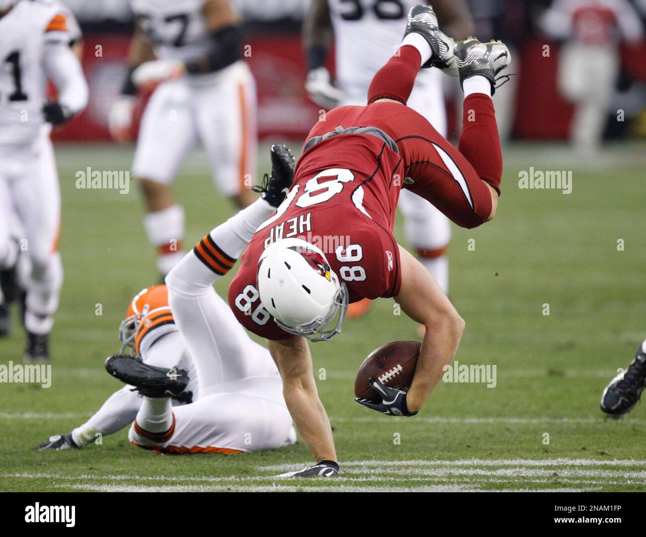 Arizona Cardinals tight end Todd Heap (86) is tripped up against the ...