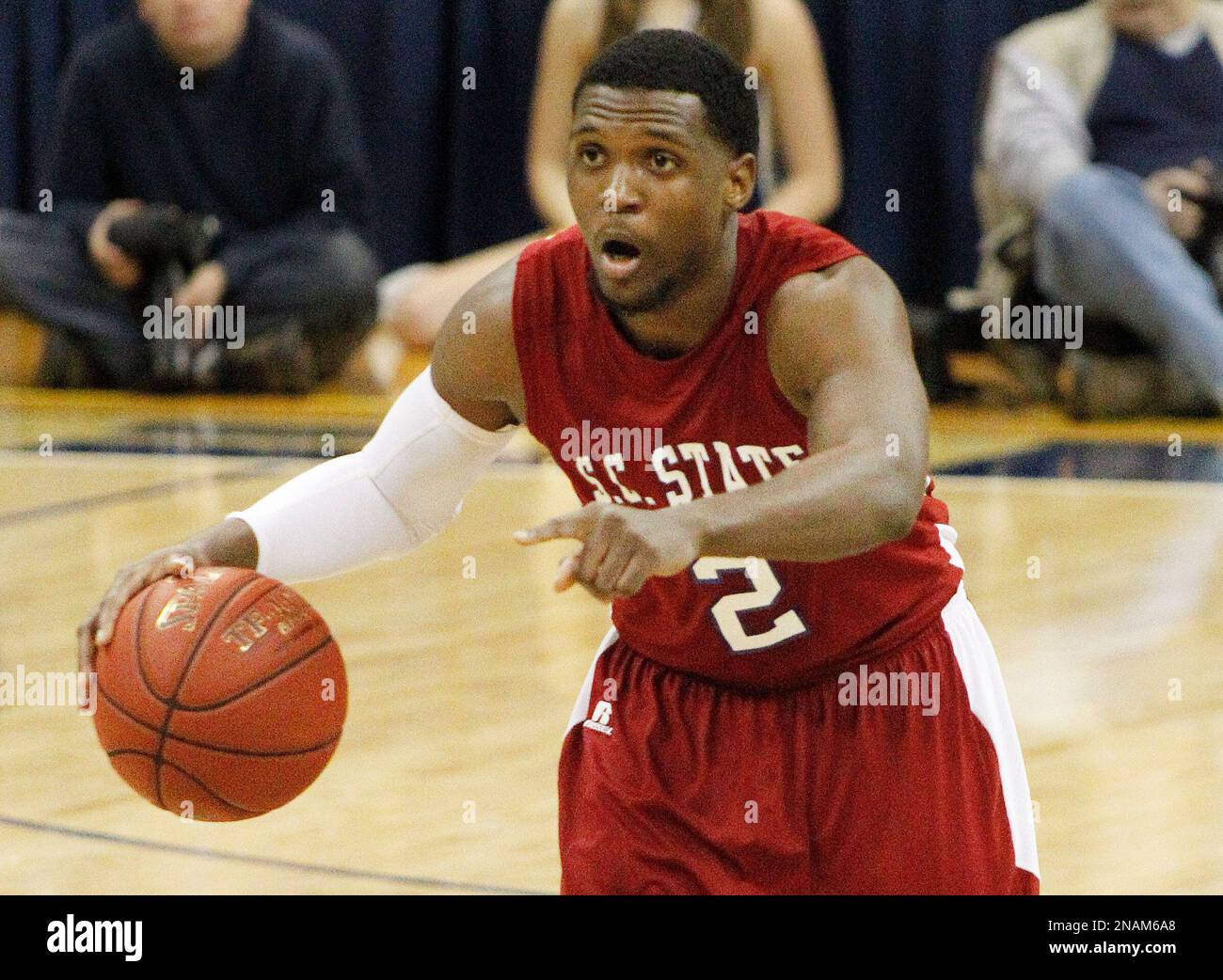 South Carolina State's Brandon Riley (2) calls signals as he brings the ...