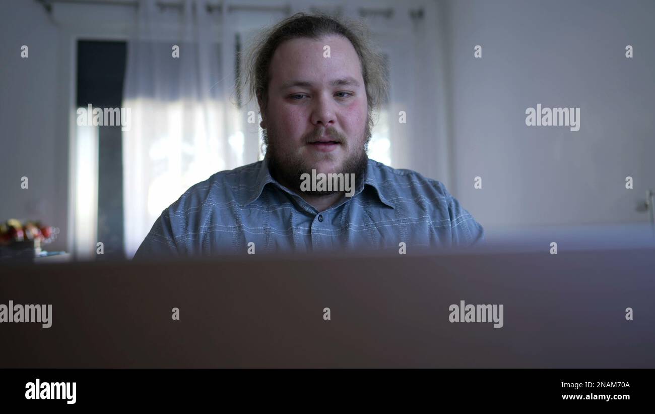 Fat guy at computer hi-res stock photography and images - Alamy