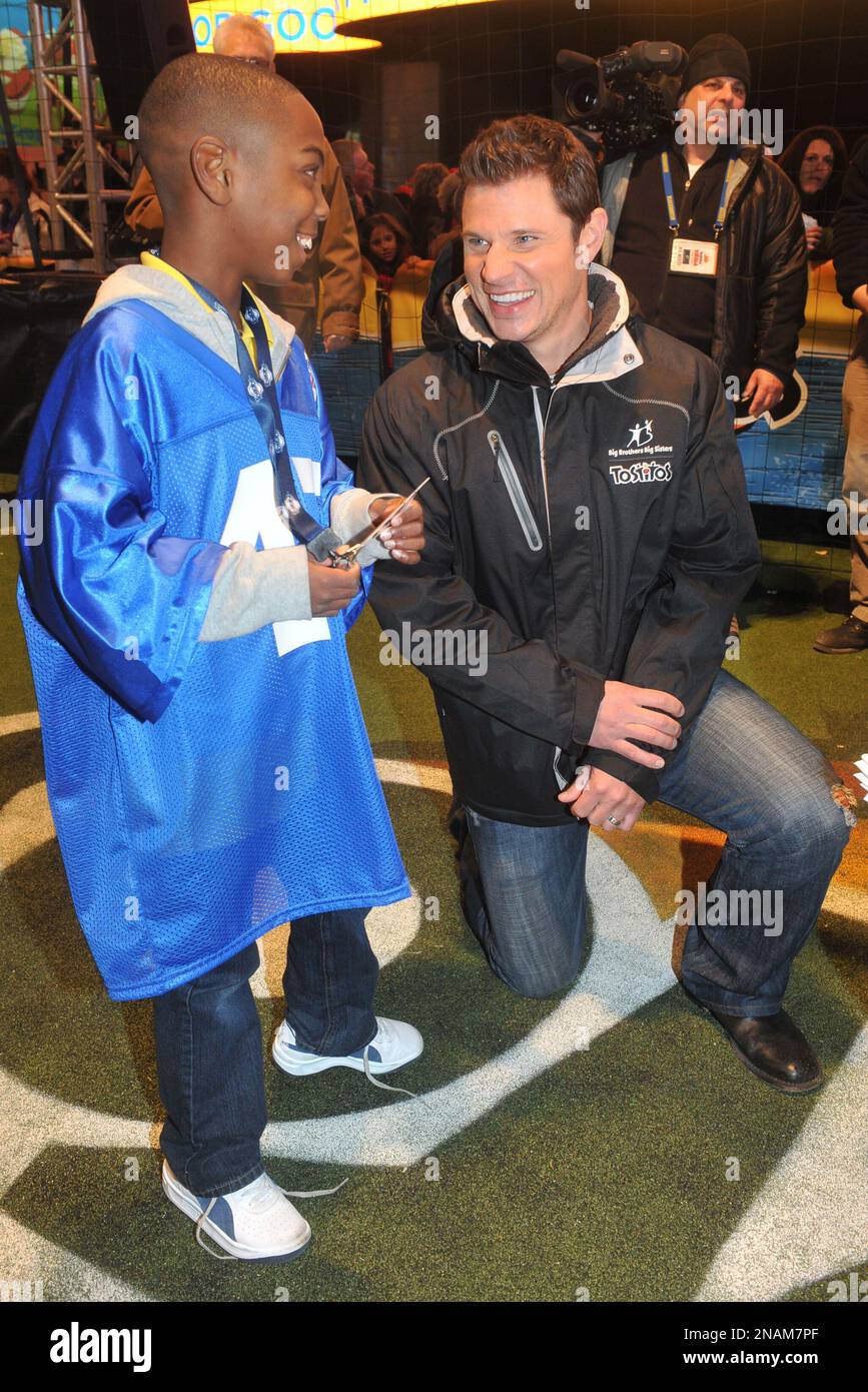 Nick Lachey shares a moment with Isaiah Sullivan, 8, a mentee from Big ...