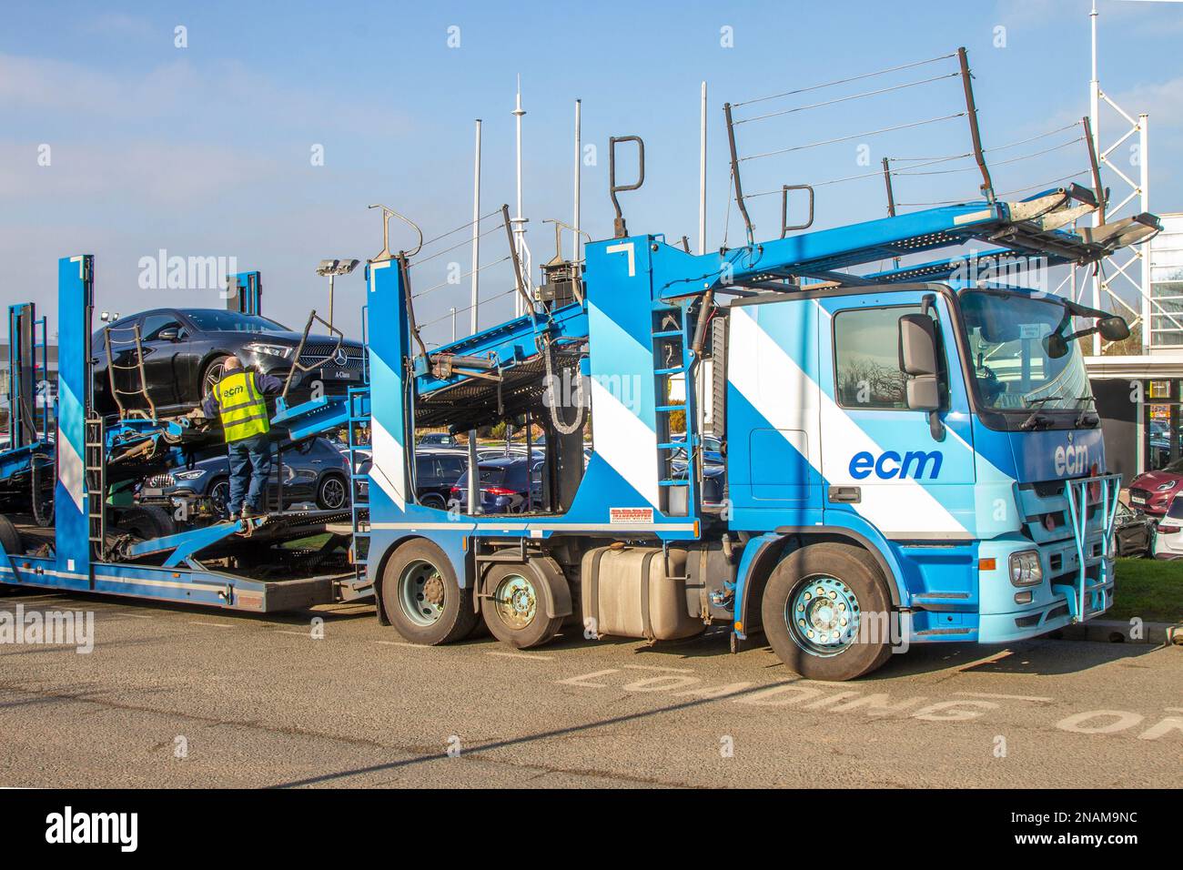 ECM 11-car carrier, Transporter Engineering Plus 11, unloading at ...