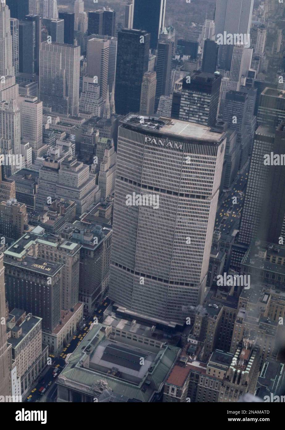 The Pan Am building with its rooftop heliport in mid-Manhattan, New ...
